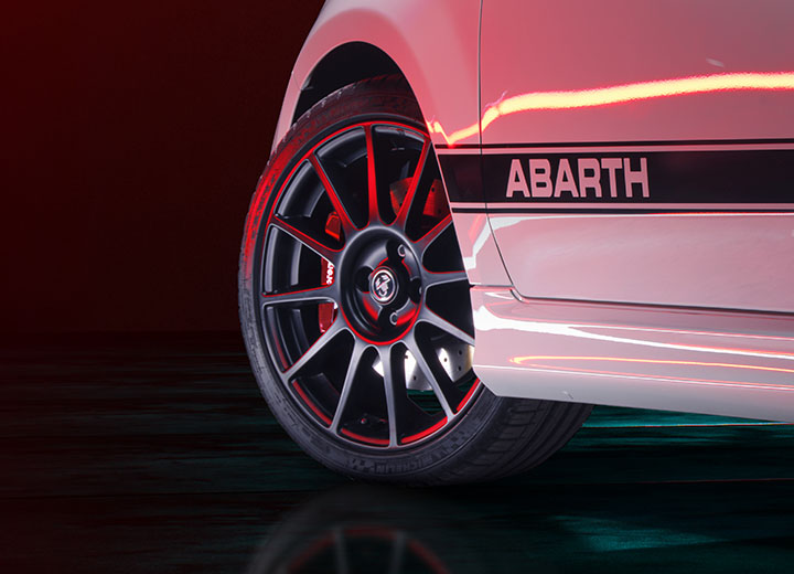 UPPLEV ABARTH 695 COMPETIZIONE